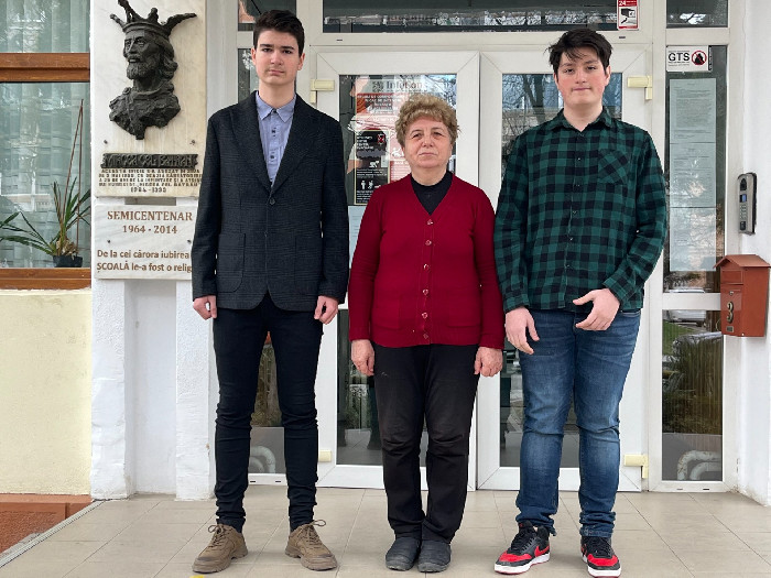 TRIPLĂ CALIFICARE LA OLIMPIADA DE FIZICĂ – ETAPA NAȚIONALĂ :: SCOALA ...